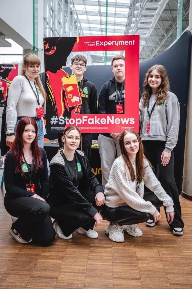 Jak rozpoznać i zweryfikować fake newsy? – Centrum Nauki Experyment